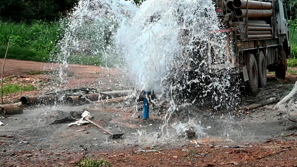 CAR - A BOREHOLE IN THE KOTALI DISTRICT OF BAMBARI | World Vision ...
